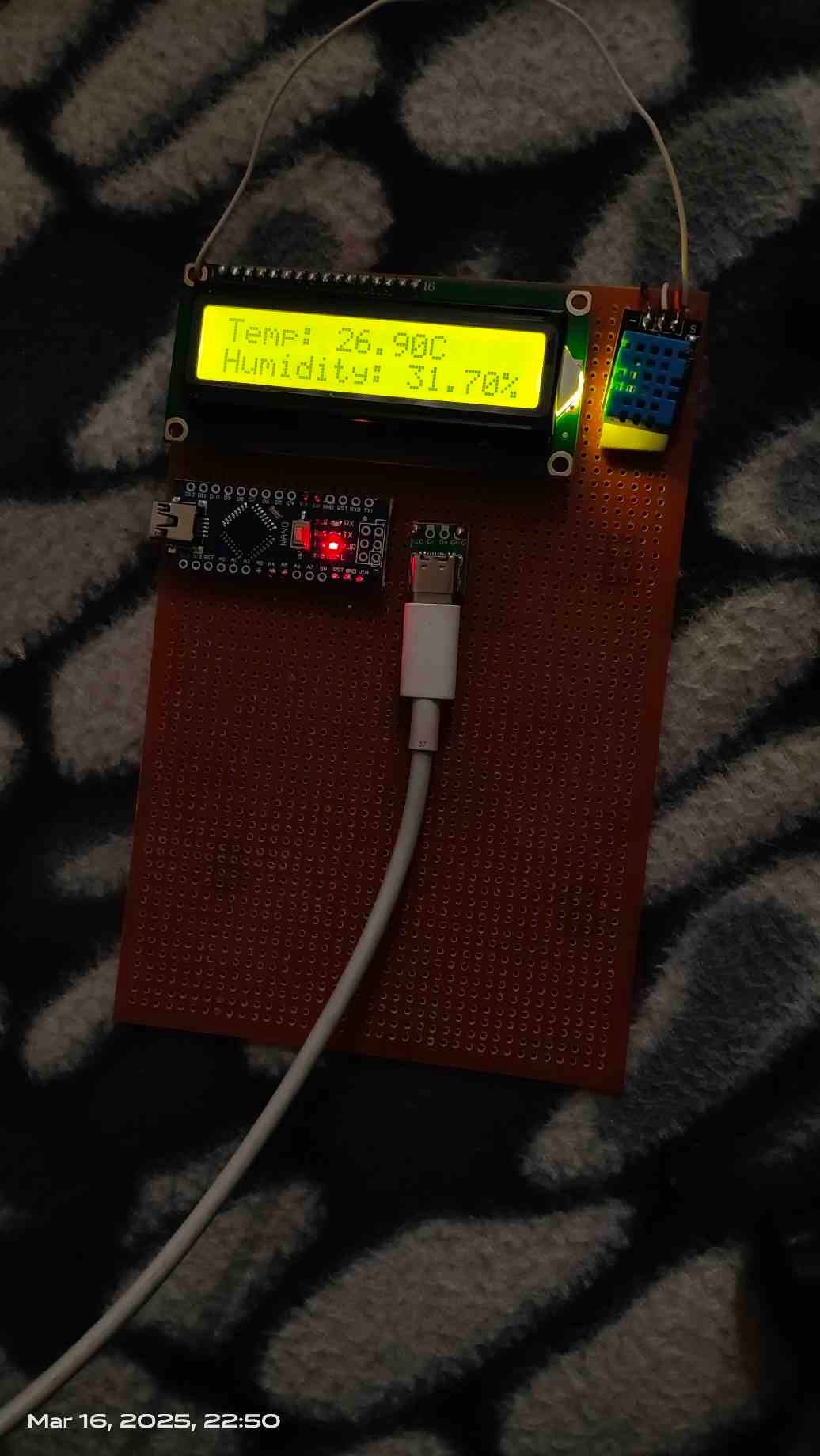 Display Temperature and Humidity on an LCD Using DHT11 and Arduino ...